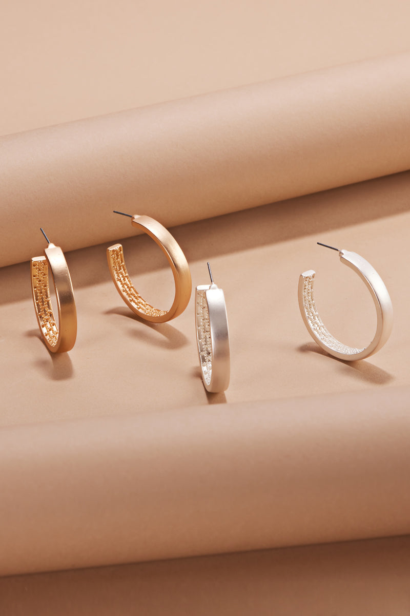 Smooth Outline Ring Textured Metal Hoop Earrings – Designature Newyork