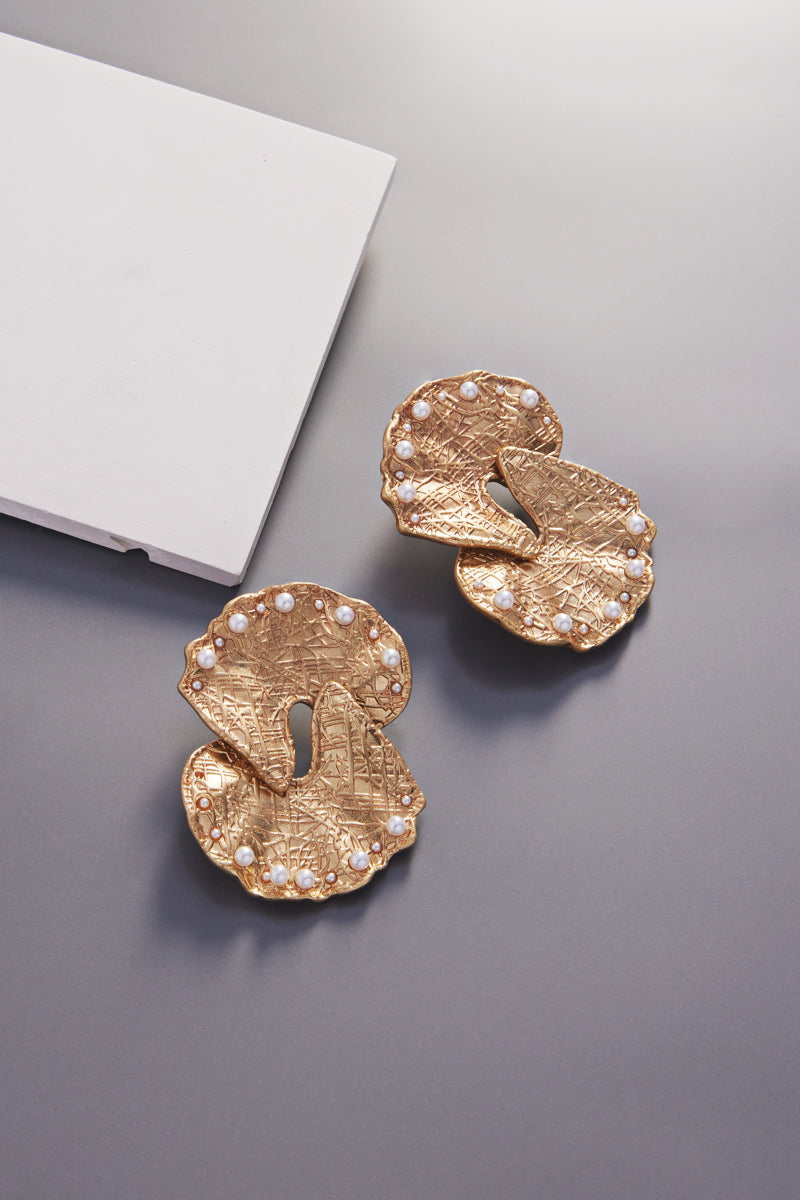 Ruffle Fan Shaped Vintage Pearl Post Earrings – Designature Newyork